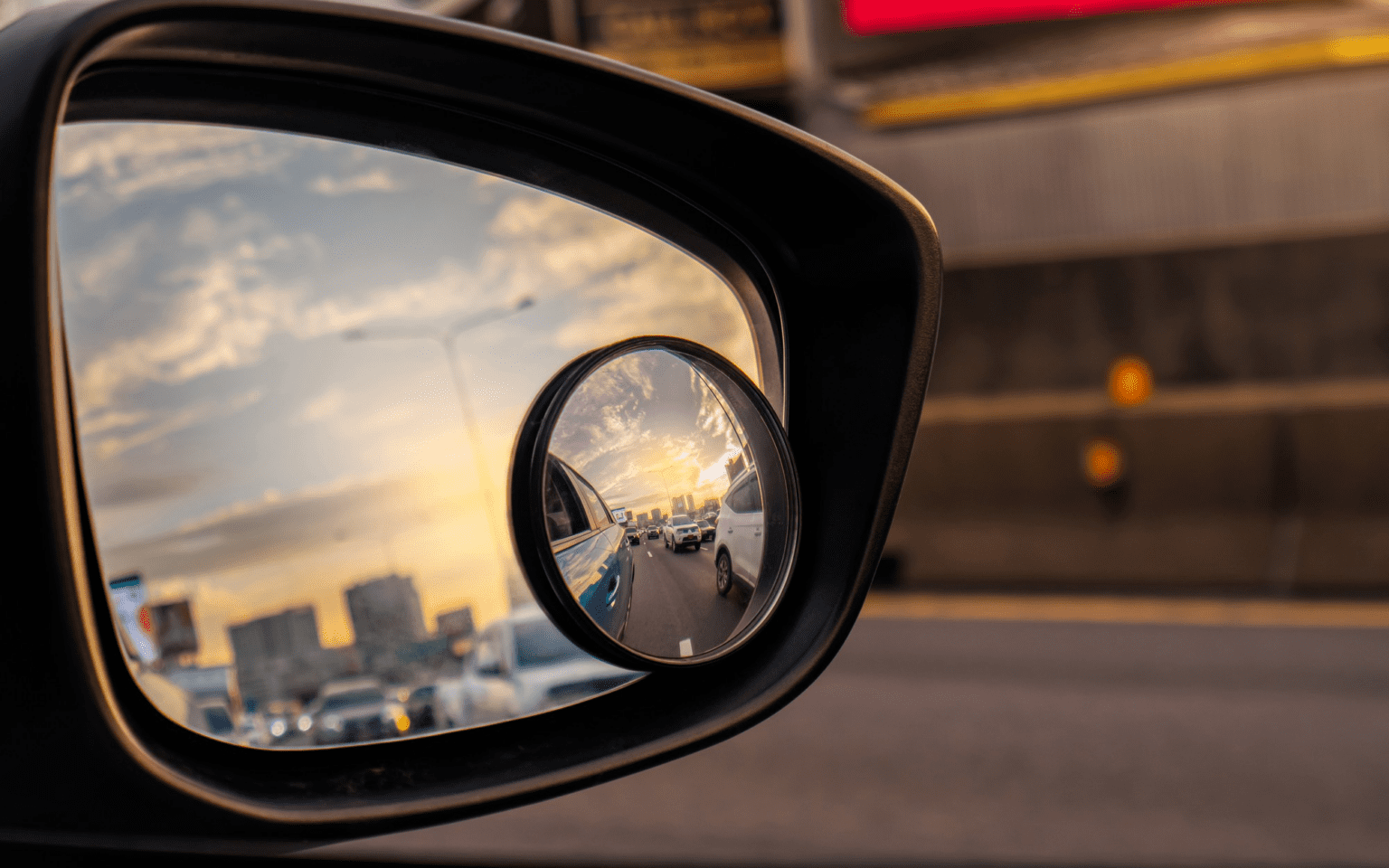 How To Adjust Your Mirrors For Maximum Visibility - Rated Driving