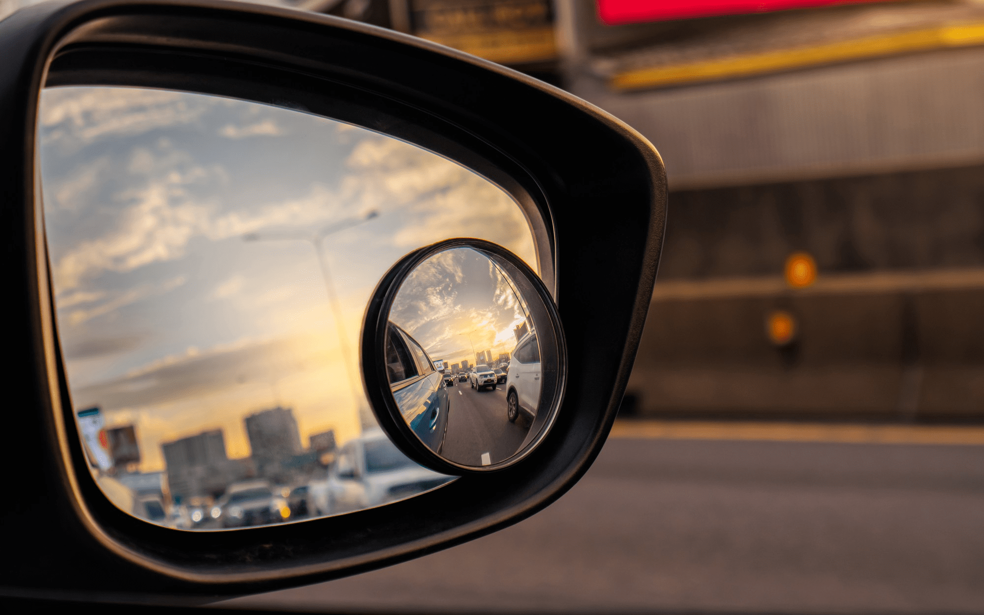 How To Adjust Your Mirrors For Maximum Visibility - Rated Driving