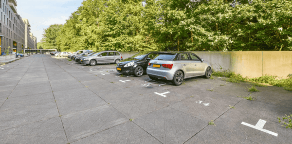 Passing Parked Cars: Who Has Priority? - Rated Driving