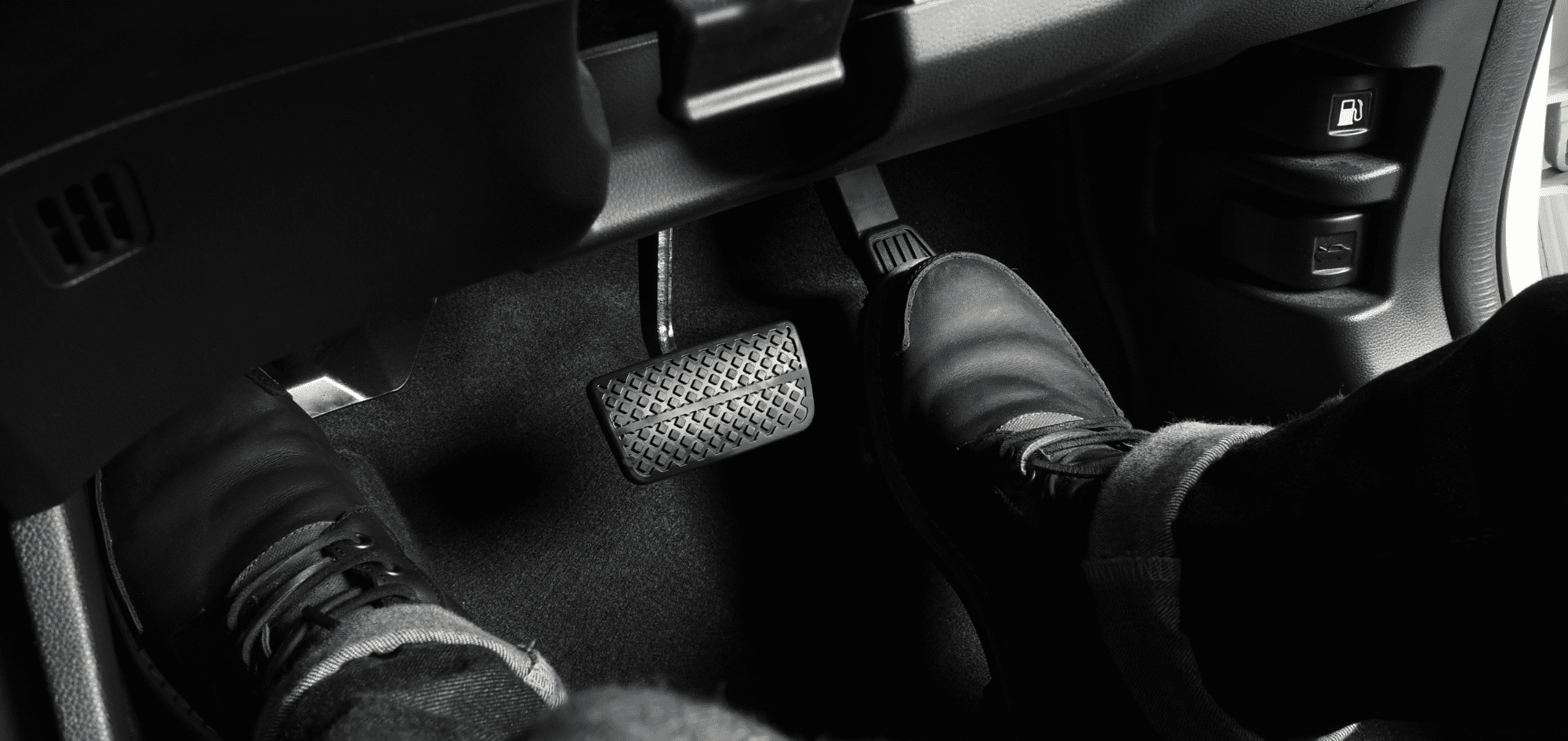 Foot Brake Vs Handbrake - Rated Driving